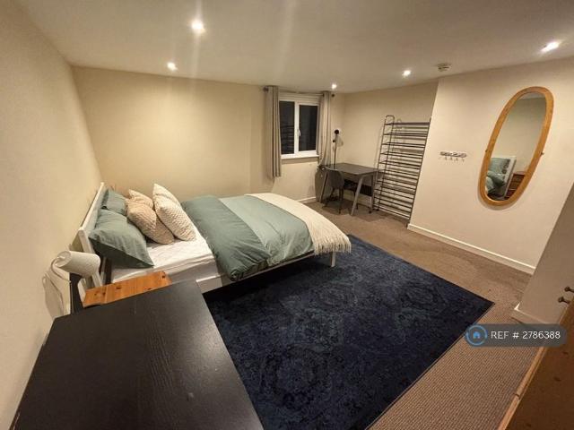 1 bedroom in a house share to rent