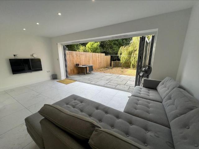 1 bedroom in a house share to rent