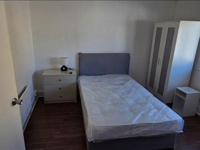 1 bedroom in a house share to rent