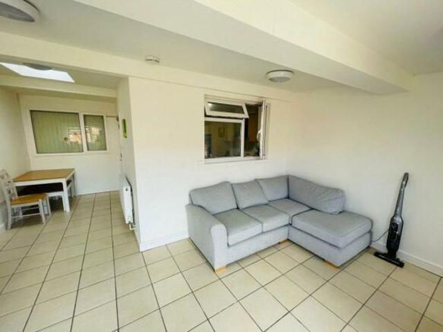 1 bedroom in a house share to rent