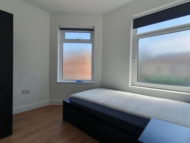 1 bedroom in a house share to rent