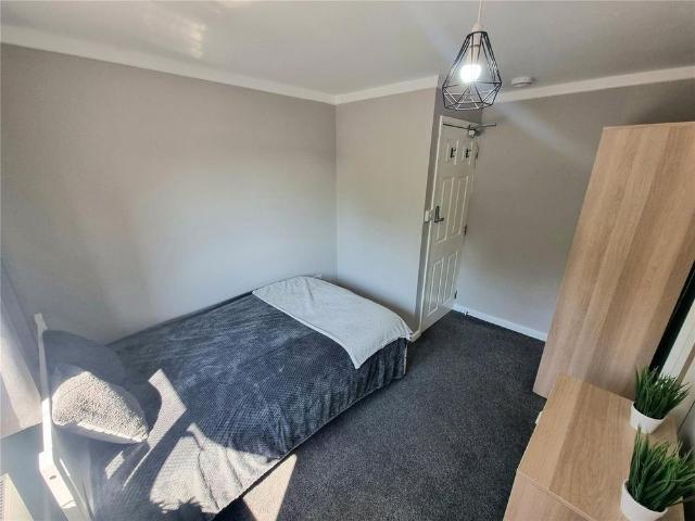 1 bedroom in a house share to rent