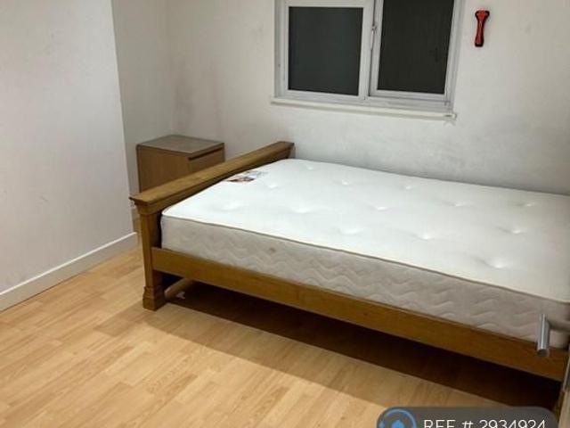 1 bedroom in a house share to rent
