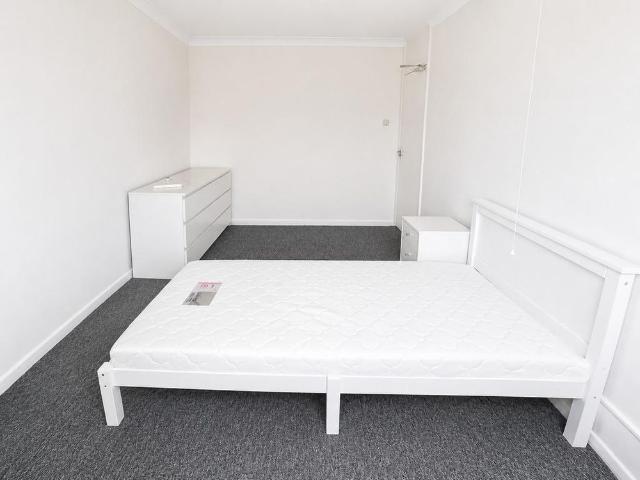 1 bedroom in a house share to rent