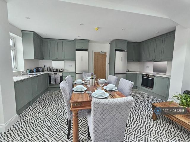 1 bedroom in a house share to rent