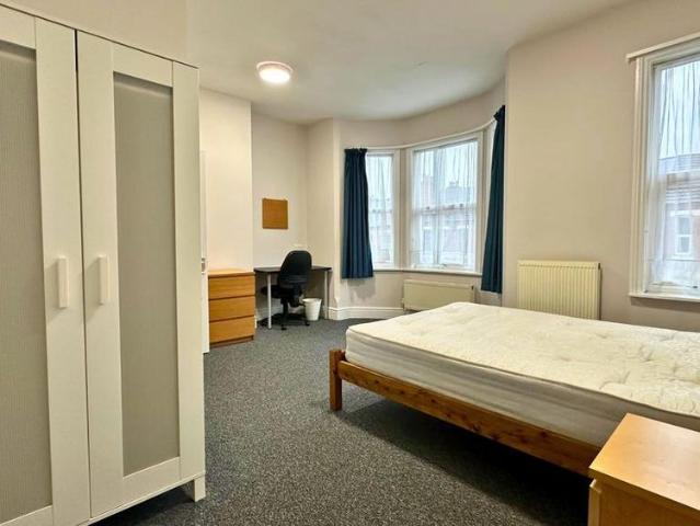 1 bedroom in a house share to rent