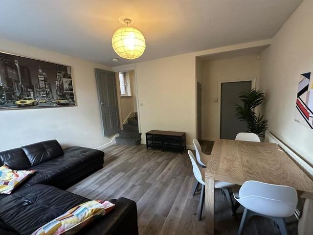 1 bedroom in a house share to rent