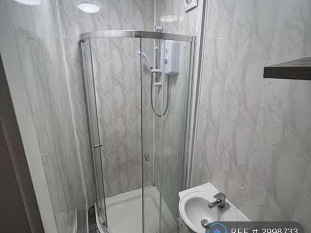 1 bedroom in a house share to rent