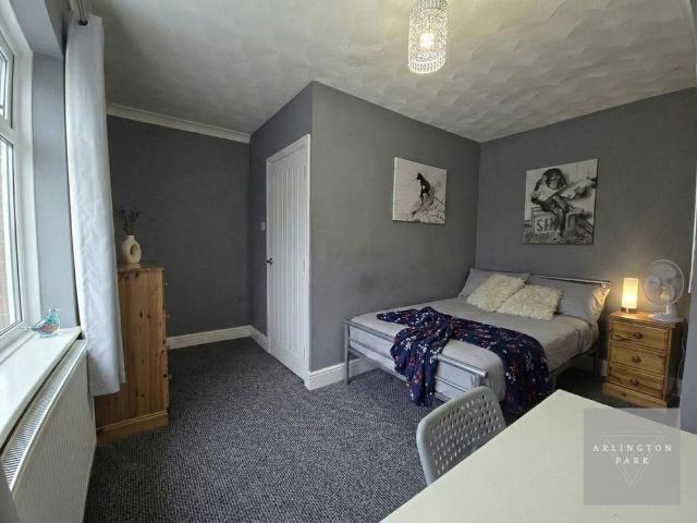 1 bedroom in a house share to rent