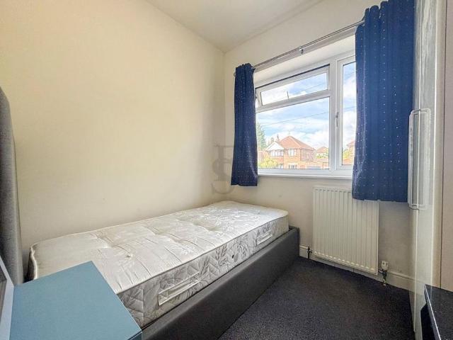 1 bedroom in a house share to rent