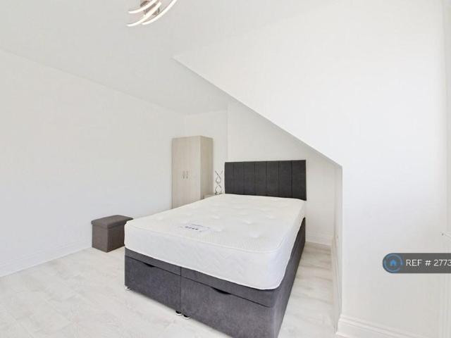 1 bedroom in a house share to rent