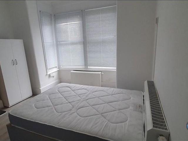 1 bedroom in a house share to rent