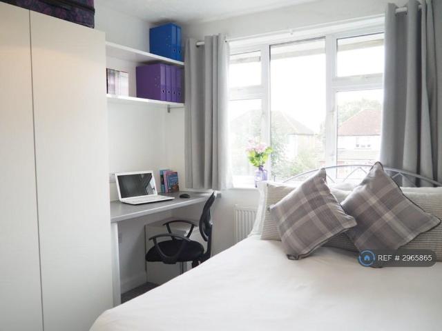 1 bedroom in a house share to rent