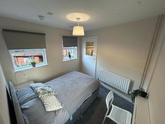 1 bedroom in a house share to rent