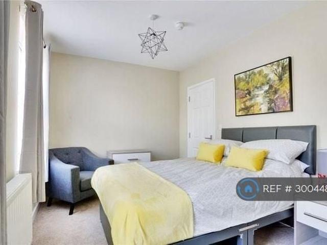 1 bedroom in a house share to rent