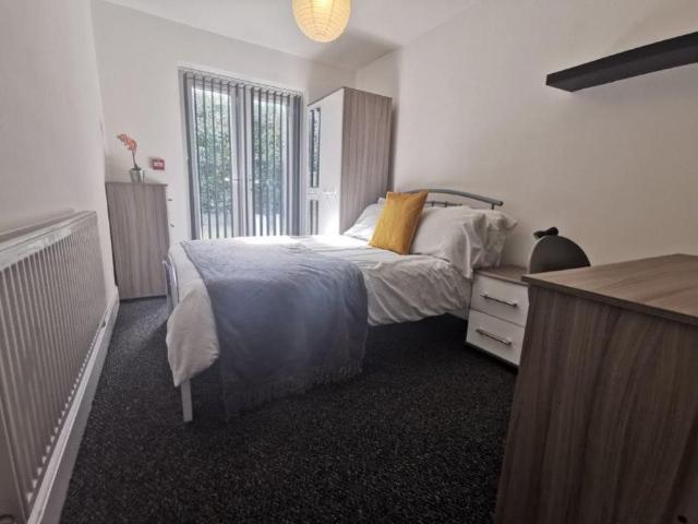 1 bedroom in a house share to rent