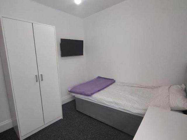 1 bedroom in a house share to rent