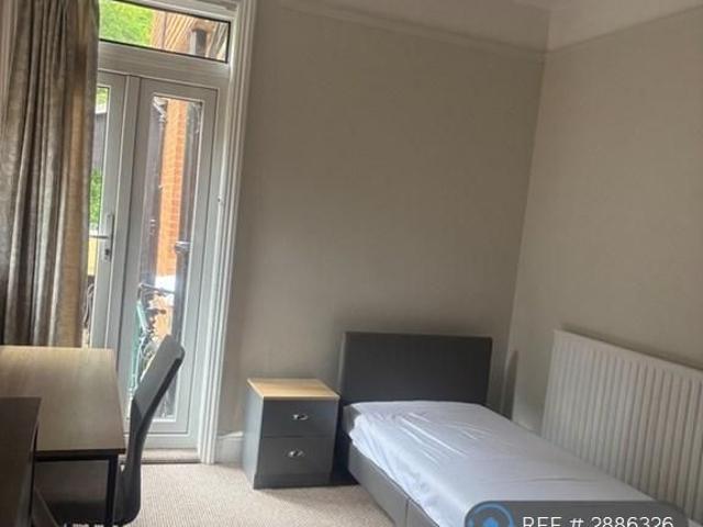 1 bedroom in a house share to rent