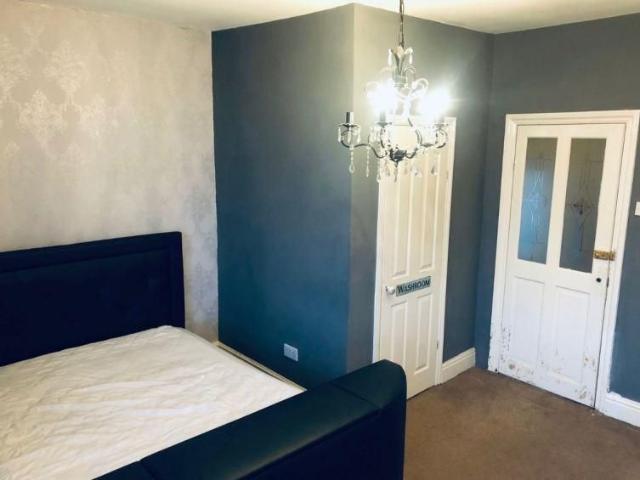 1 bedroom in a house share to rent