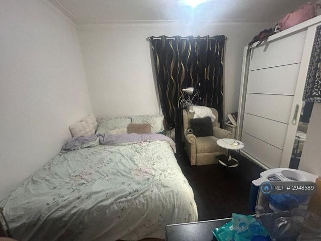 1 bedroom in a house share to rent
