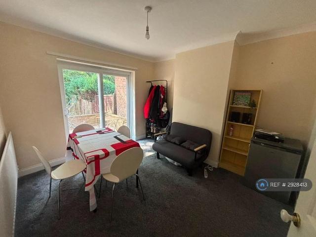 1 bedroom in a house share to rent