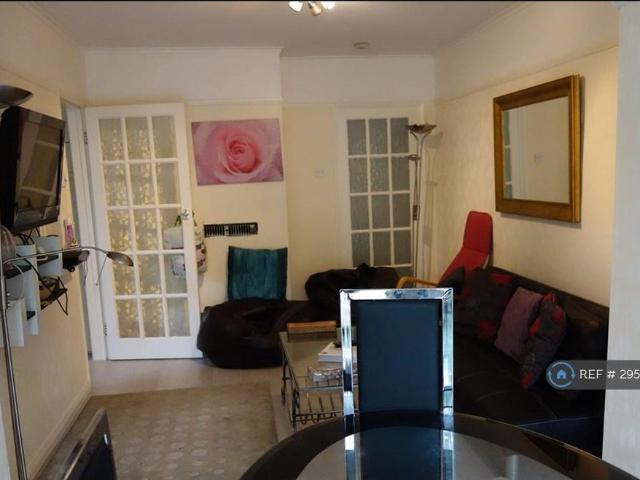 1 bedroom in a house share to rent