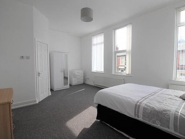 1 bedroom in a house share to rent