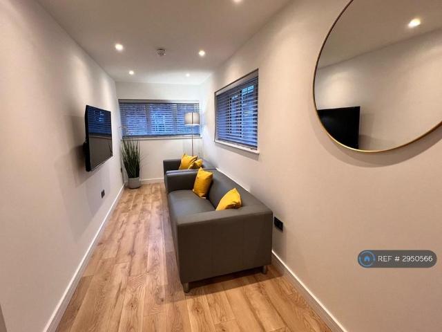 1 bedroom in a house share to rent