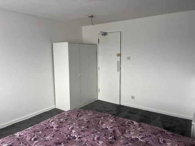 1 bedroom in a house share to rent