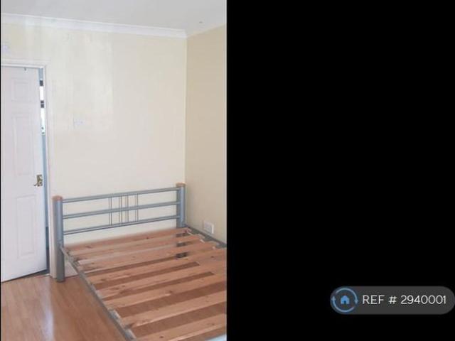 1 bedroom in a house share to rent