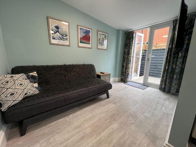 1 bedroom in a house share to rent