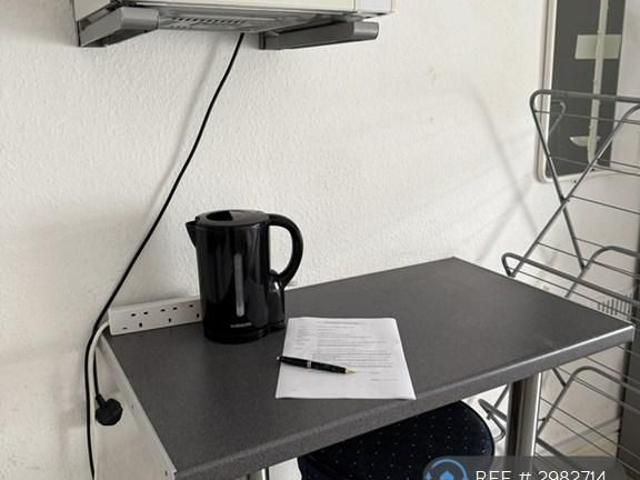 1 bedroom in a house share to rent