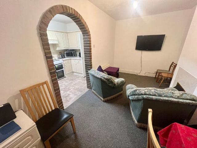 1 bedroom in a house share to rent