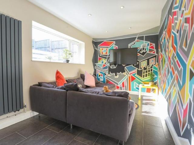 1 bedroom in a house share to rent