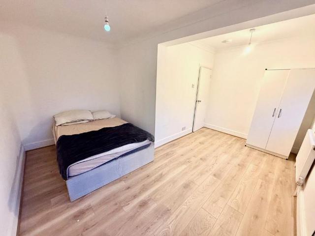 1 bedroom in a house share to rent