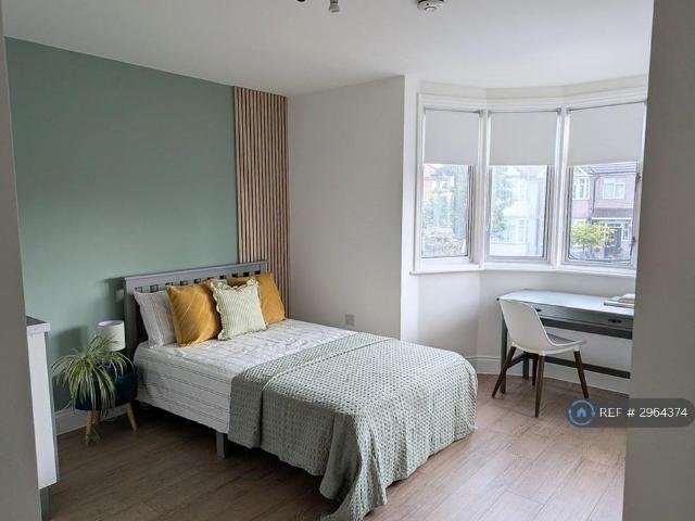1 bedroom in a house share to rent
