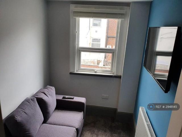 1 bedroom in a house share to rent