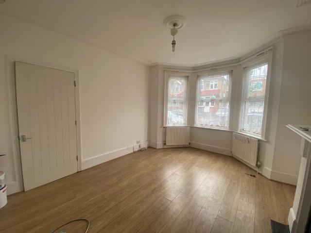 1 bedroom in a house share to rent