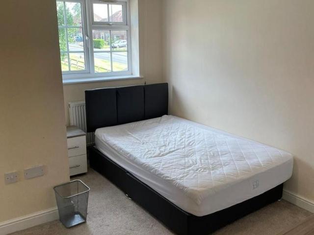1 bedroom in a house share to rent