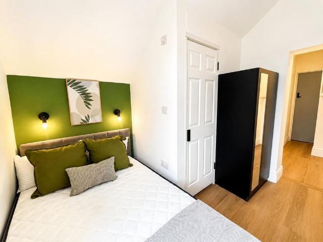 1 bedroom in a house share to rent