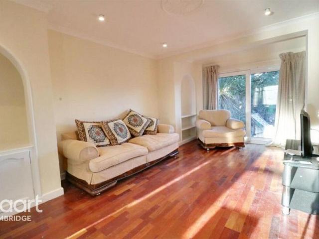 1 bedroom in a house share to rent