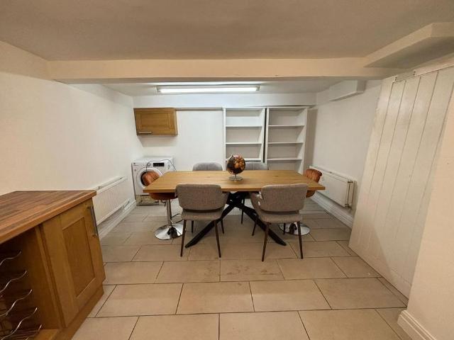 1 bedroom in a house share to rent