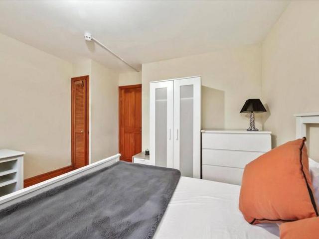 1 bedroom in a house share to rent