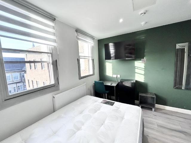 1 bedroom in a house share to rent