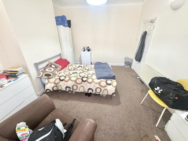 1 bedroom in a house share to rent