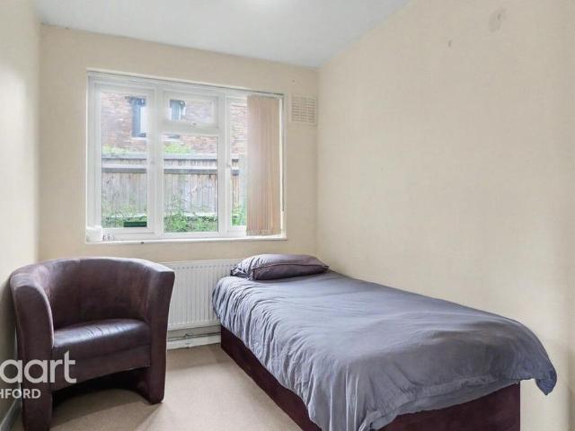 1 bedroom in a house share to rent