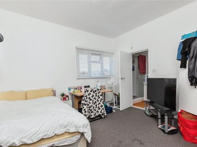 1 bedroom in a house share to rent