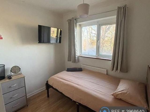 1 bedroom in a house share to rent