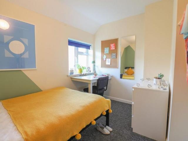 1 bedroom in a house share to rent