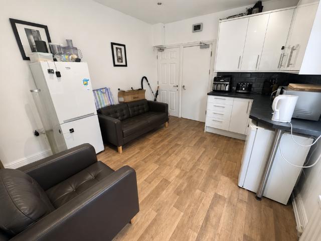 1 bedroom in a house share to rent